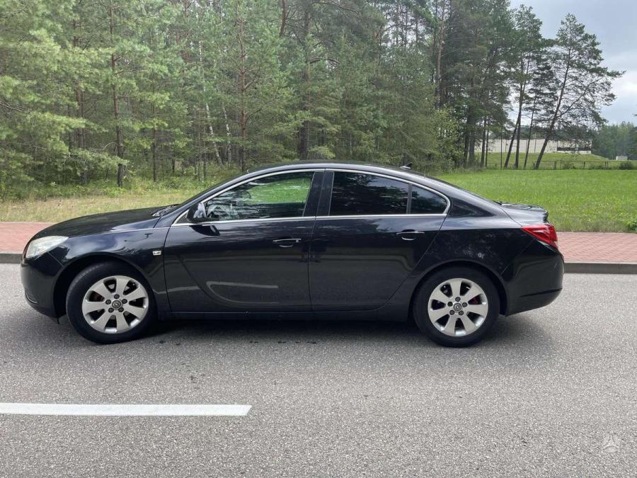 Black Opel Insignia 2009 in Druskininkai, with an engine capacity of 1.96 L and mileage of 233 thousand km for 2990 €, photo 7 on AUTOMOTO.COM.LV