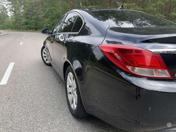 Black Opel Insignia 2009 in Druskininkai, with an engine capacity of 1.96 L and mileage of 233 thousand km for 2990 €, photo 7 on AUTOMOTO.COM.LV