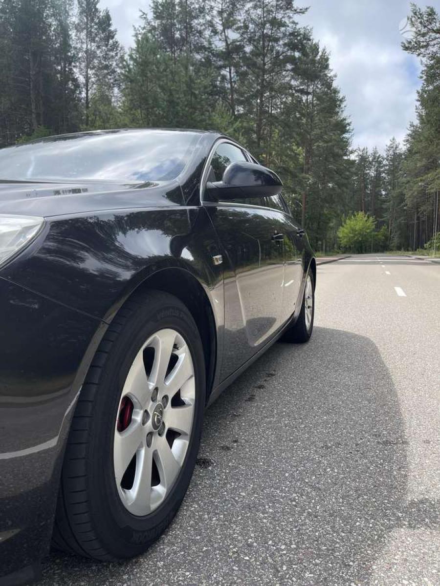 Black Opel Insignia 2009 in Druskininkai, with an engine capacity of 1.96 L and mileage of 233 thousand km for 2990 €, photo 13 on AUTOMOTO.COM.LV