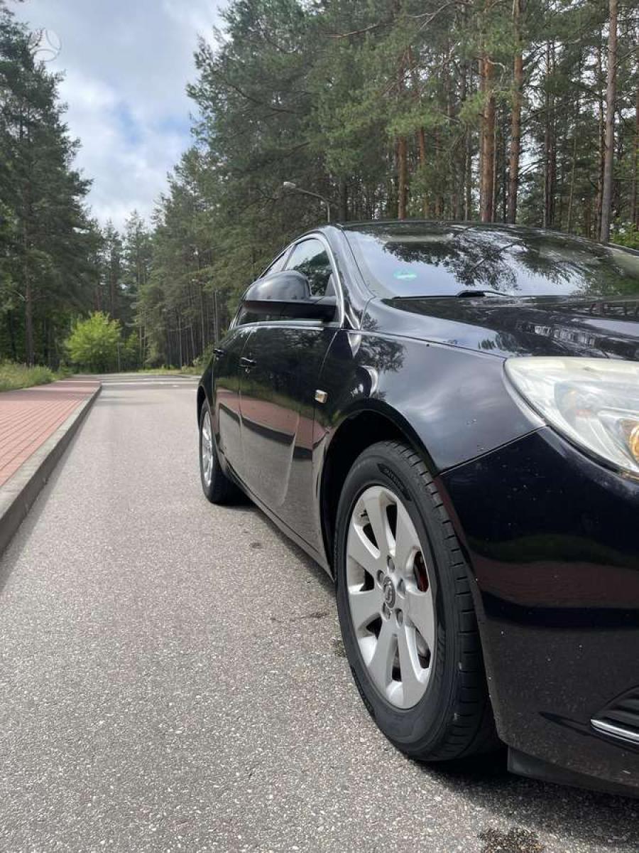 Black Opel Insignia 2009 in Druskininkai, with an engine capacity of 1.96 L and mileage of 233 thousand km for 2990 €, photo 14 on AUTOMOTO.COM.LV