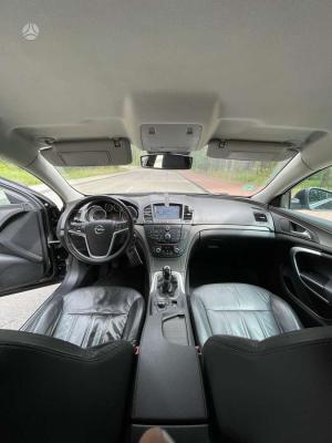 Black Opel Insignia 2009 in Druskininkai, with an engine capacity of 1.96 L and mileage of 233 thousand km for 2990 €, photo 16 on AUTOMOTO.COM.LV