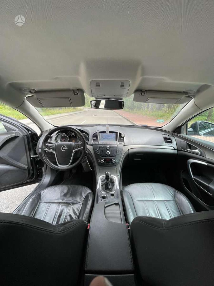 Black Opel Insignia 2009 in Druskininkai, with an engine capacity of 1.96 L and mileage of 233 thousand km for 2990 €, photo 16 on AUTOMOTO.COM.LV