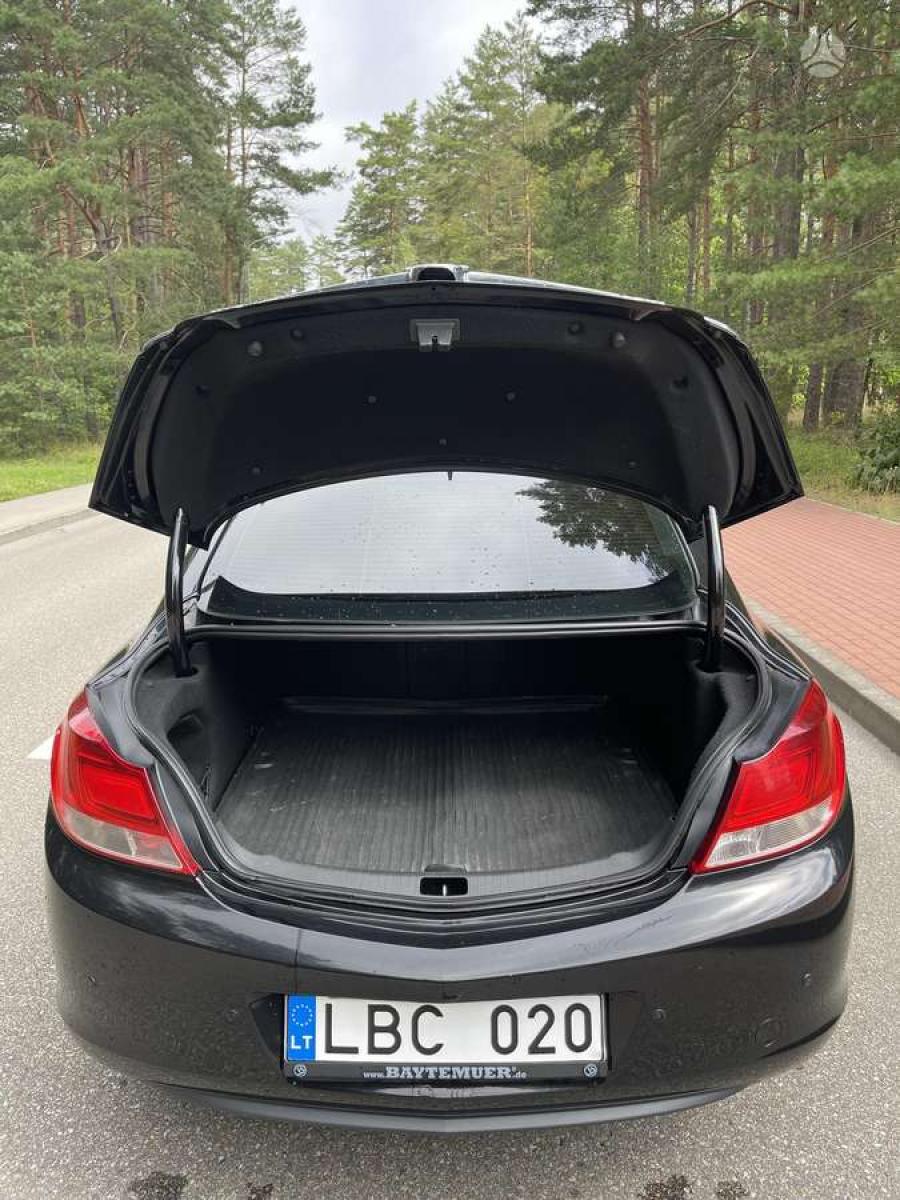 Black Opel Insignia 2009 in Druskininkai, with an engine capacity of 1.96 L and mileage of 233 thousand km for 2990 €, photo 21 on AUTOMOTO.COM.LV