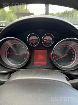 Melns Opel Insignia 2009 Rīga, ar dzinēja tilpumu 2.00 L un nobraukumu 281 tūkst. km par 2250 €, foto 13 vietnē AUTOMOTO.COM.LV