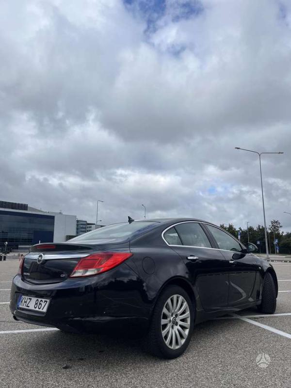 Black Opel Insignia 2009 in Vilnius, with an engine capacity of 1.96 L and mileage of 283 thousand km for 2300 €, photo 4 on AUTOMOTO.COM.LV