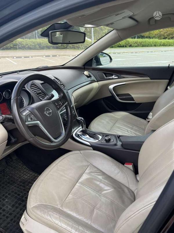 Black Opel Insignia 2009 in Vilnius, with an engine capacity of 1.96 L and mileage of 283 thousand km for 2300 €, photo 10 on AUTOMOTO.COM.LV