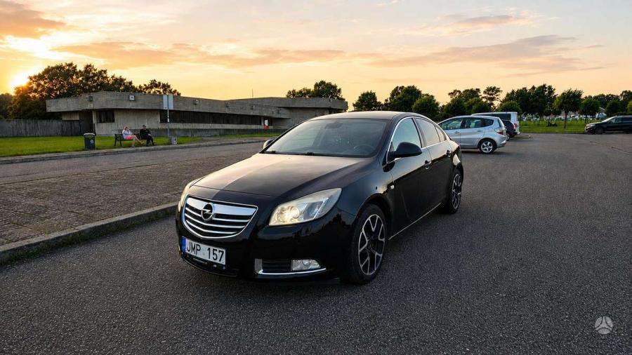Black Opel Insignia 2009 in Kaunas, with an engine capacity of 1.80 L and mileage of 280 thousand km for 2600 €, photo 3 on AUTOMOTO.COM.LV