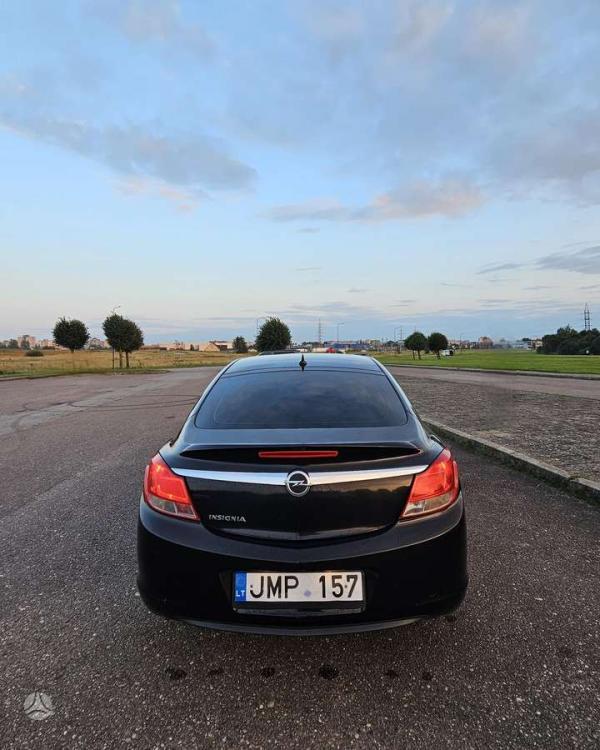Opel Insignia 2009 in Kaunas on AUTOMOTO.COM.LV Black Opel Insignia 2009 in Kaunas, with an engine capacity of 1.80 L and mileage of 280 thousand km for 2600 β¬, photo 6 on AUTOMOTO.COM.LV