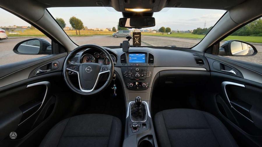 Black Opel Insignia 2009 in Kaunas, with an engine capacity of 1.80 L and mileage of 280 thousand km for 2600 €, photo 7 on AUTOMOTO.COM.LV