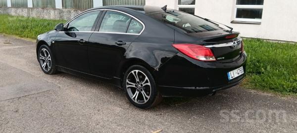 Black Opel Insignia 2009 in Jelgava, with an engine capacity of 2.00 L and mileage of 0 thousand km for 2650 €, photo 4 on AUTOMOTO.COM.LV