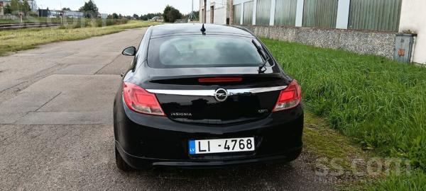 Black Opel Insignia 2009 in Jelgava, with an engine capacity of 2.00 L and mileage of 0 thousand km for 2650 €, photo 5 on AUTOMOTO.COM.LV