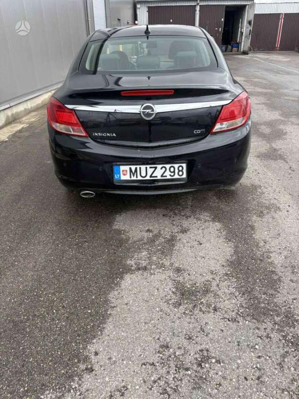 Opel Insignia 2009 Marijampole vietnē Melns Opel Insignia 2009 Marijampole, ar dzinēja tilpumu 1.96 L un nobraukumu 250 tūkst. km par 3100 €, foto 4 vietnē AUTOMOTO.COM.LV