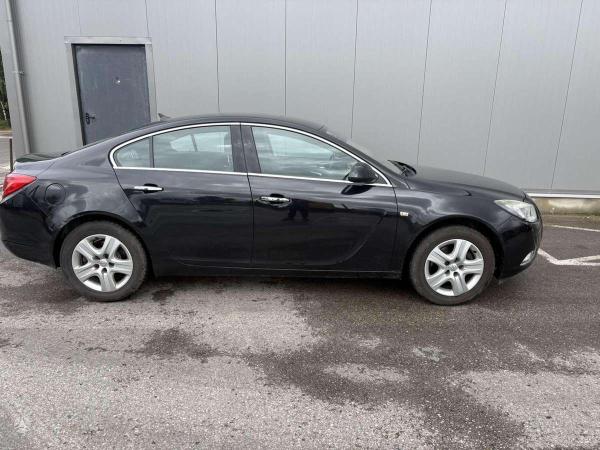 Opel Insignia 2009 Marijampole vietnē Melns Opel Insignia 2009 Marijampole, ar dzinēja tilpumu 1.96 L un nobraukumu 250 tūkst. km par 3100 €, foto 5 vietnē AUTOMOTO.COM.LV