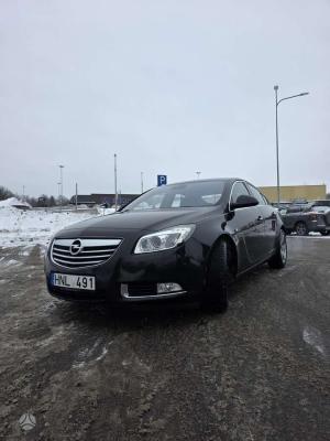 Black Opel Insignia 2010 in Vilnius, with an engine capacity of 1.96 L and mileage of 402 thousand km for 2700 €, photo  on AUTOMOTO.COM.LV
