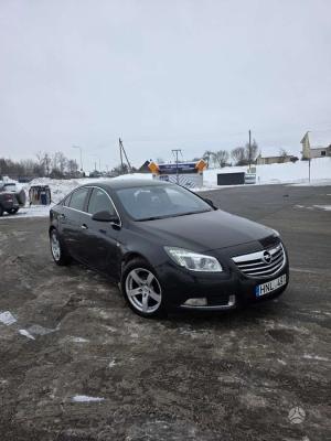 Black Opel Insignia 2010 in Vilnius, with an engine capacity of 1.96 L and mileage of 402 thousand km for 2700 €, photo 3 on AUTOMOTO.COM.LV