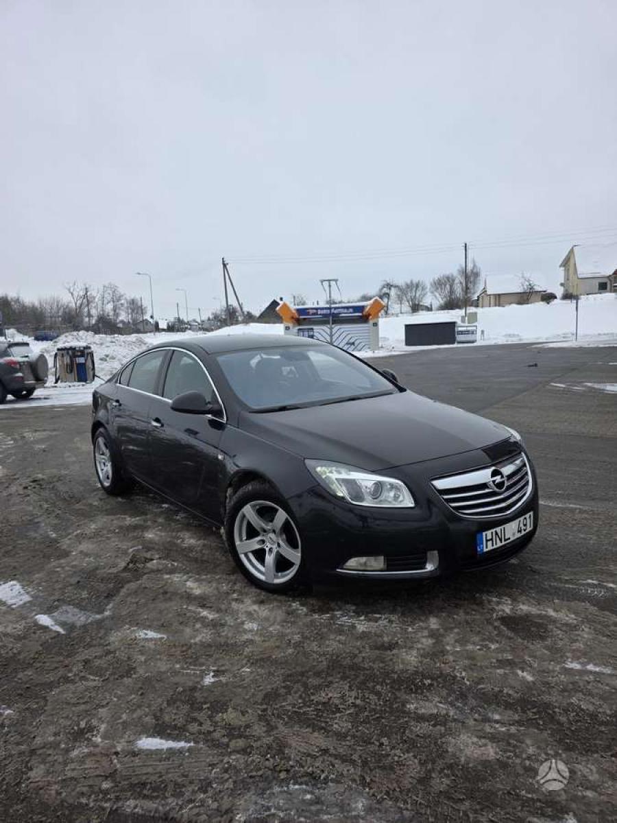 Black Opel Insignia 2010 in Vilnius, with an engine capacity of 1.96 L and mileage of 402 thousand km for 2700 €, photo 3 on AUTOMOTO.COM.LV