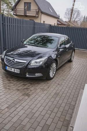 Black Opel Insignia 2010 in Klaipeda, with an engine capacity of 2.00 L and mileage of 301 thousand km for 2000 €, photo  on AUTOMOTO.COM.LV
