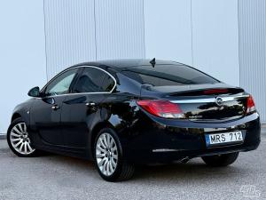 Black Opel Insignia 2010 in Kaunas, with an engine capacity of 2.00 L and mileage of 253 thousand km for 4000 €, photo 5 on AUTOMOTO.COM.LV