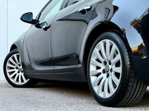Black Opel Insignia 2010 in Kaunas, with an engine capacity of 2.00 L and mileage of 253 thousand km for 4000 €, photo 6 on AUTOMOTO.COM.LV
