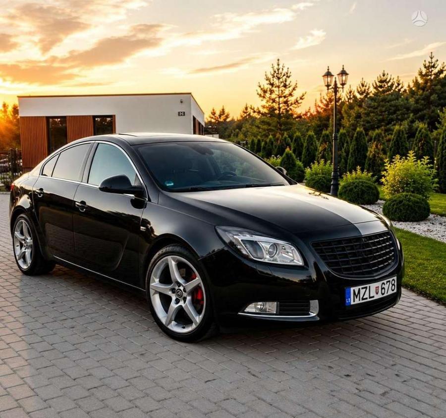 Black Opel Insignia 2010 in Klaipeda, with an engine capacity of 1.96 L and mileage of 288 thousand km for 5000 €, photo 1 on AUTOMOTO.COM.LV