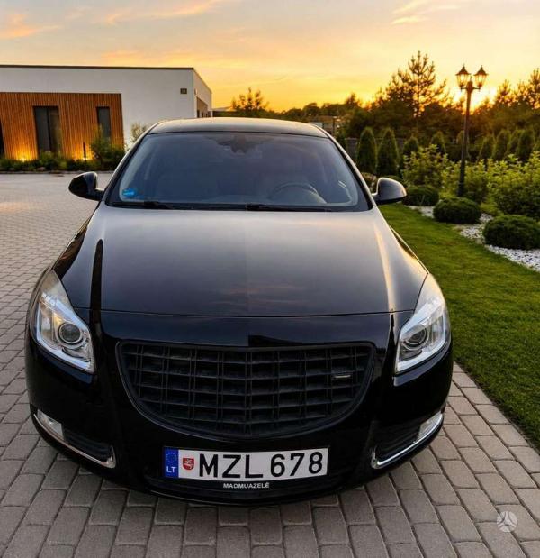 Black Opel Insignia 2010 in Klaipeda, with an engine capacity of 1.96 L and mileage of 288 thousand km for 5000 €, photo 6 on AUTOMOTO.COM.LV