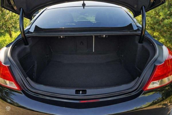 Black Opel Insignia 2010 in Klaipeda, with an engine capacity of 1.96 L and mileage of 288 thousand km for 5000 €, photo 8 on AUTOMOTO.COM.LV