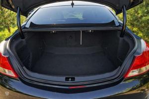 Black Opel Insignia 2010 in Klaipeda, with an engine capacity of 1.96 L and mileage of 288 thousand km for 5000 €, photo 9 on AUTOMOTO.COM.LV