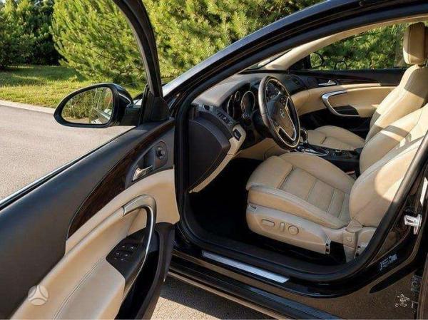 Black Opel Insignia 2010 in Klaipeda, with an engine capacity of 1.96 L and mileage of 288 thousand km for 5000 €, photo 9 on AUTOMOTO.COM.LV