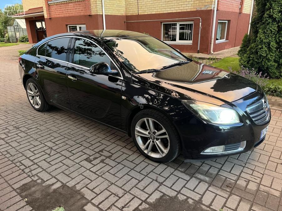 Black Opel Insignia 2010 in Siauliai, with an engine capacity of 2.00 L and mileage of 307 thousand km for 2450 €, photo 4 on AUTOMOTO.COM.LV