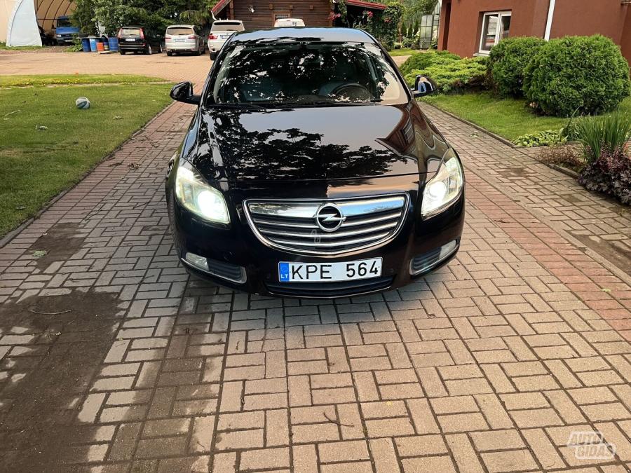 Black Opel Insignia 2010 in Siauliai, with an engine capacity of 2.00 L and mileage of 307 thousand km for 2450 €, photo 5 on AUTOMOTO.COM.LV