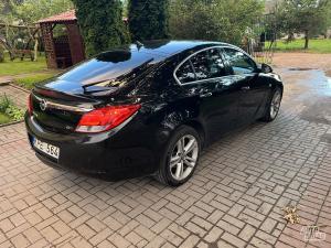 Black Opel Insignia 2010 in Siauliai, with an engine capacity of 2.00 L and mileage of 307 thousand km for 2450 €, photo 7 on AUTOMOTO.COM.LV