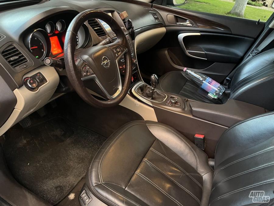 Black Opel Insignia 2010 in Siauliai, with an engine capacity of 2.00 L and mileage of 307 thousand km for 2450 €, photo 9 on AUTOMOTO.COM.LV