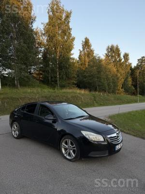 Black Opel Insignia 2010 in Valmiera, with an engine capacity of 2.00 L and mileage of 336 thousand km for 2500 €, photo 5 on AUTOMOTO.COM.LV