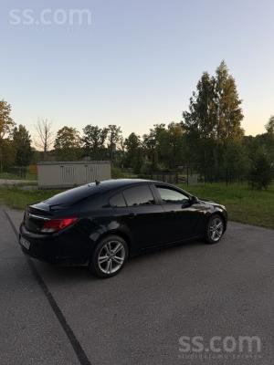 Black Opel Insignia 2010 in Valmiera, with an engine capacity of 2.00 L and mileage of 336 thousand km for 2500 €, photo 7 on AUTOMOTO.COM.LV