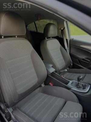Black Opel Insignia 2010 in Valmiera, with an engine capacity of 2.00 L and mileage of 336 thousand km for 2500 €, photo 10 on AUTOMOTO.COM.LV