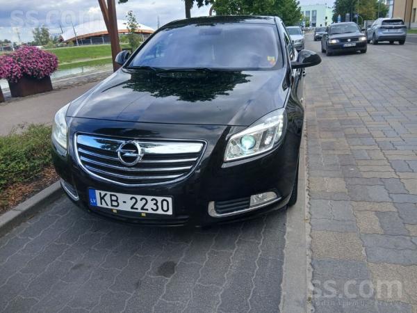 Black Opel Insignia 2010 in Jelgava, with an engine capacity of 2.00 L and mileage of 237 thousand km for 2999 €, photo 9 on AUTOMOTO.COM.LV