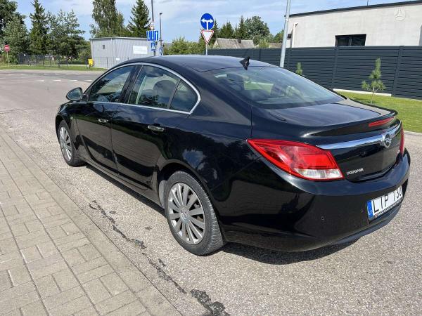 Black Opel Insignia 2010 in Marijampole, with an engine capacity of 1.96 L and mileage of 258 thousand km for 3200 €, photo 3 on AUTOMOTO.COM.LV