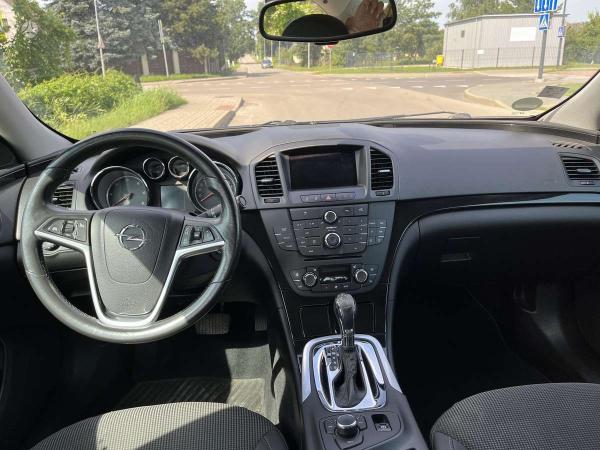 Black Opel Insignia 2010 in Marijampole, with an engine capacity of 1.96 L and mileage of 258 thousand km for 3200 €, photo 4 on AUTOMOTO.COM.LV