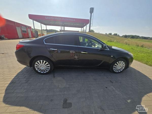Black Opel Insignia 2010 in Lazdijai, with an engine capacity of 2.00 L and mileage of 292 thousand km for 2600 €, photo 2 on AUTOMOTO.COM.LV