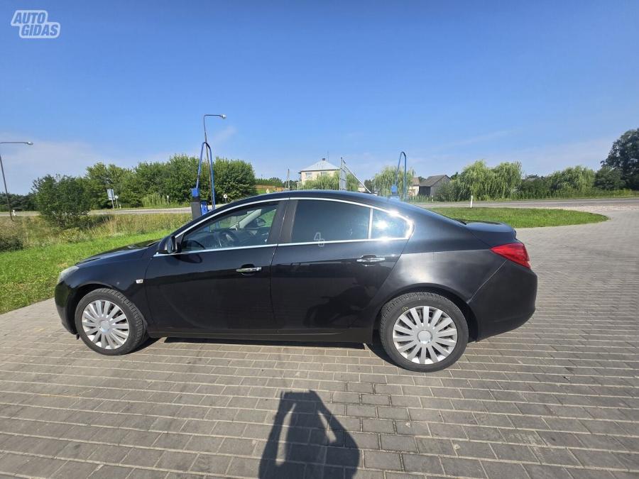 Black Opel Insignia 2010 in Lazdijai, with an engine capacity of 2.00 L and mileage of 292 thousand km for 2600 €, photo 5 on AUTOMOTO.COM.LV