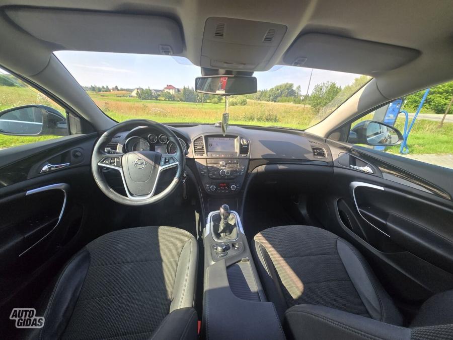 Black Opel Insignia 2010 in Lazdijai, with an engine capacity of 2.00 L and mileage of 292 thousand km for 2600 €, photo 6 on AUTOMOTO.COM.LV