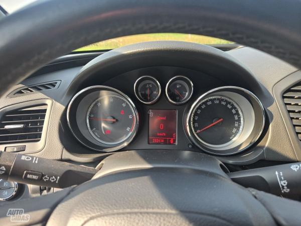 Black Opel Insignia 2010 in Lazdijai, with an engine capacity of 2.00 L and mileage of 292 thousand km for 2600 €, photo 6 on AUTOMOTO.COM.LV