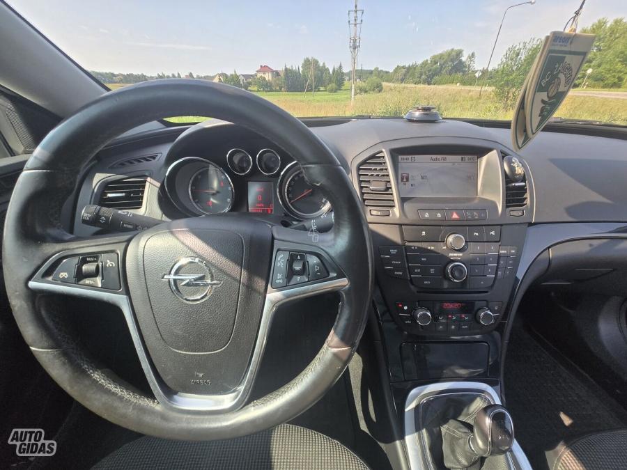Black Opel Insignia 2010 in Lazdijai, with an engine capacity of 2.00 L and mileage of 292 thousand km for 2600 €, photo 8 on AUTOMOTO.COM.LV