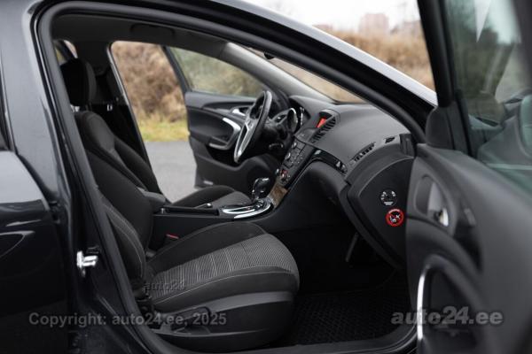 Melns Opel Insignia 2011 Tallina, ar dzinēja tilpumu 2.00 L un nobraukumu 193 tūkst. km par 3490 €, foto 11 vietnē AUTOMOTO.COM.LV