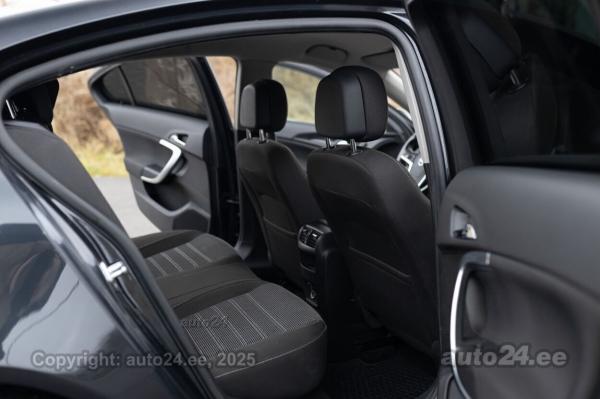 Melns Opel Insignia 2011 Tallina, ar dzinēja tilpumu 2.00 L un nobraukumu 193 tūkst. km par 4490 €, foto 11 vietnē AUTOMOTO.COM.LV