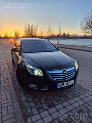 Melns Opel Insignia 2011 Liepāja, ar dzinēja tilpumu 1.60 L un nobraukumu 214 tūkst. km par 4850 €, foto  vietnē AUTOMOTO.COM.LV