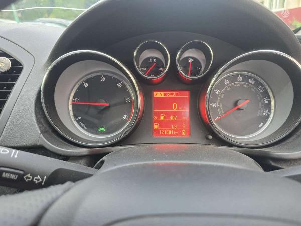 Black Opel Insignia 2011 in Siauliai, with an engine capacity of 2.00 L and mileage of 122 thousand km for 1500 €, photo 7 on AUTOMOTO.COM.LV