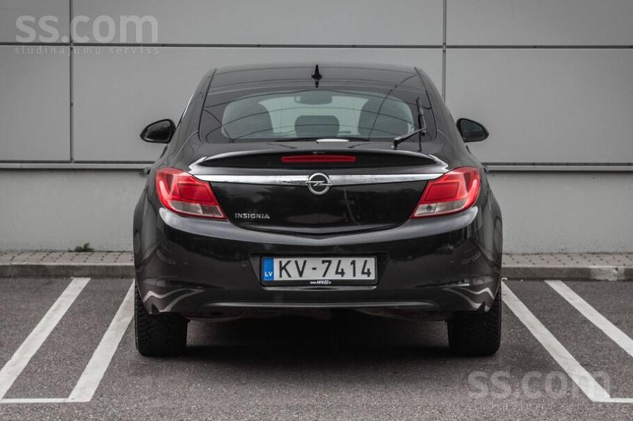 Black Opel Insignia 2011 in Riga, with an engine capacity of 2.00 L and mileage of 328 thousand km for 3250 €, photo 6 on AUTOMOTO.COM.LV