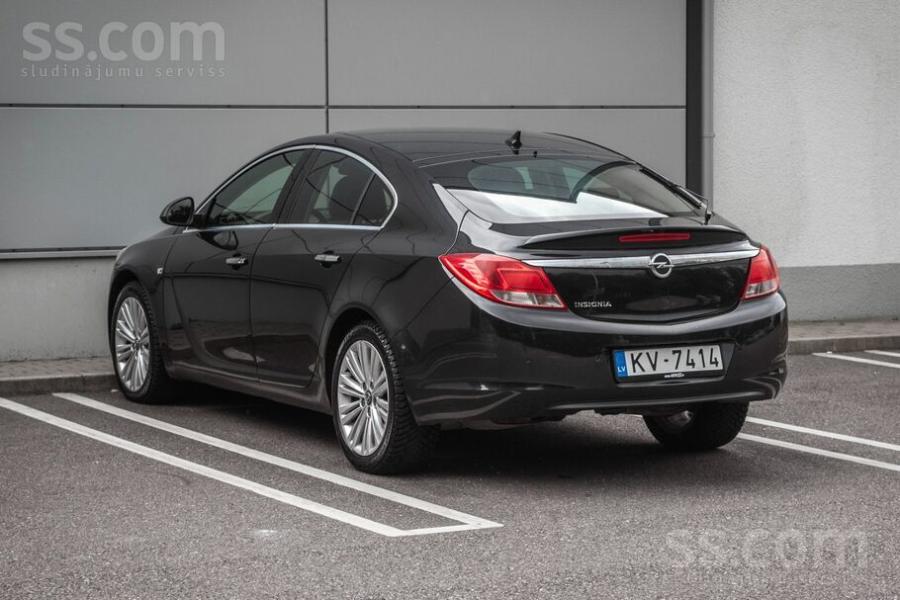 Black Opel Insignia 2011 in Riga, with an engine capacity of 2.00 L and mileage of 328 thousand km for 3250 €, photo 7 on AUTOMOTO.COM.LV