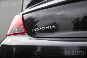 Black Opel Insignia 2011 in Riga, with an engine capacity of 2.00 L and mileage of 328 thousand km for 3250 €, photo 8 on AUTOMOTO.COM.LV